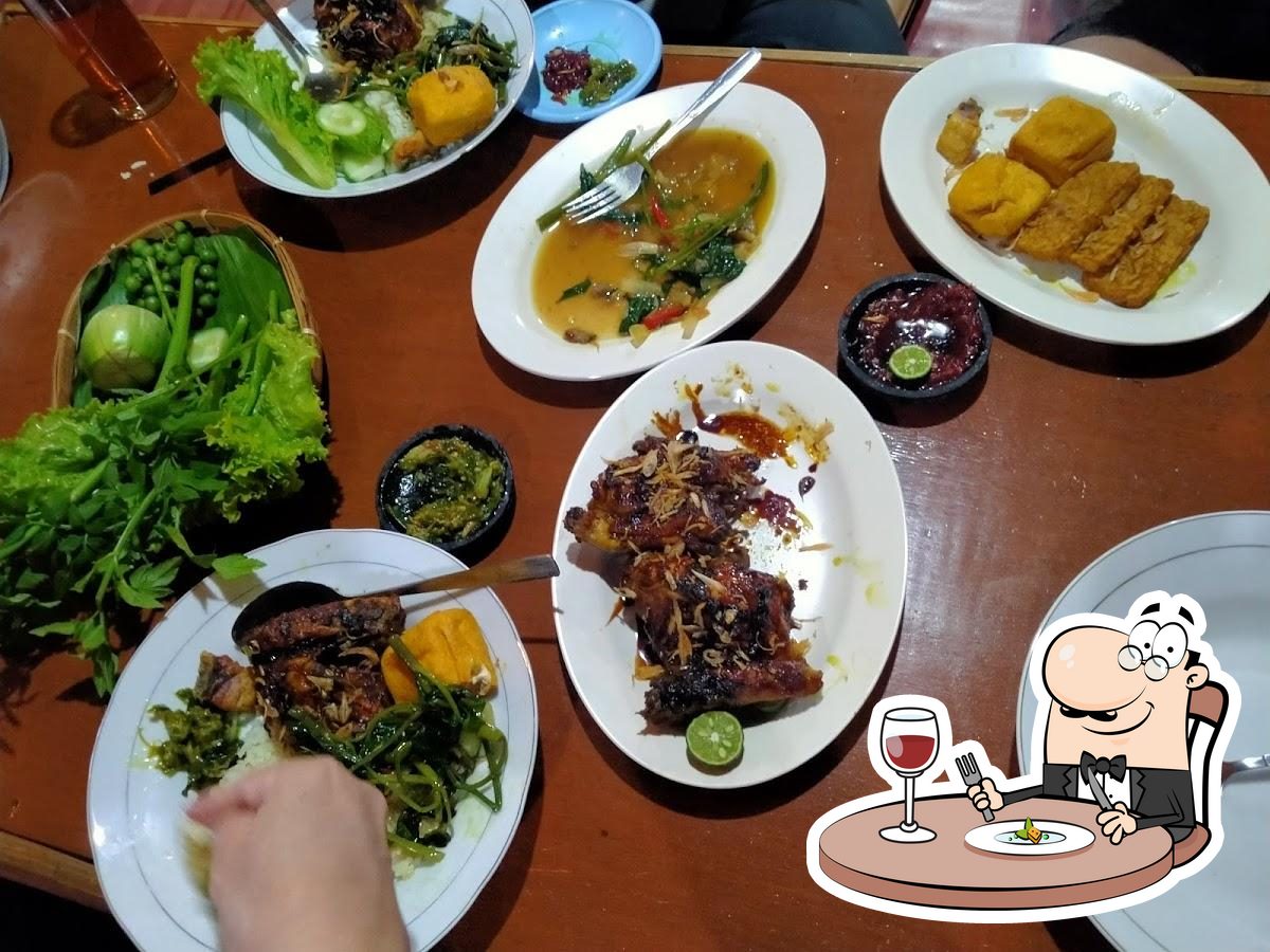 Dapoer Mitoha (Ibu Neneng Sate Lembang) restaurant, Lembang, Jl. Raya ...