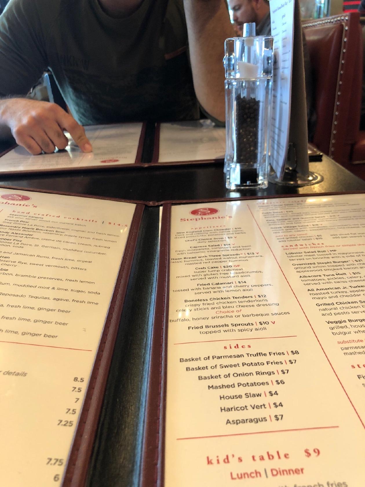 Menu at Stephanie's pub & bar, Boston, Logan Airport Terminal B