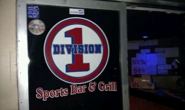 Division 1 Sports Bar, Houston - Restaurant menu, prices and reviews