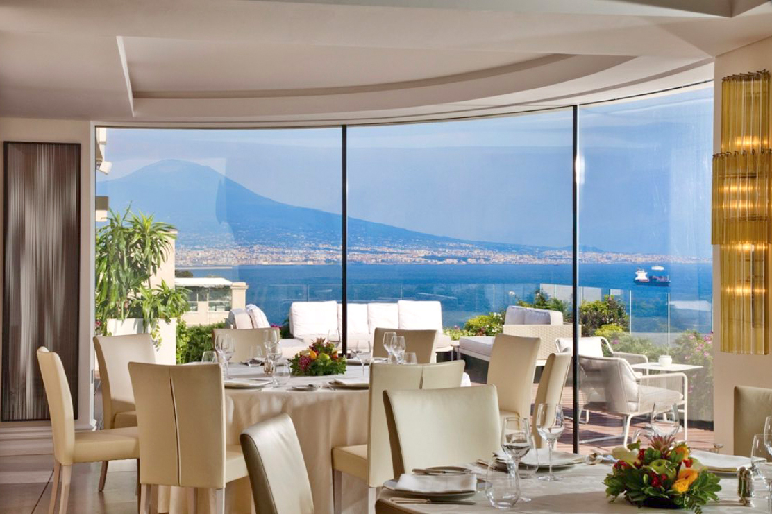 Top 7 restaurants with sea and Vesuvius views in Naples, Italy