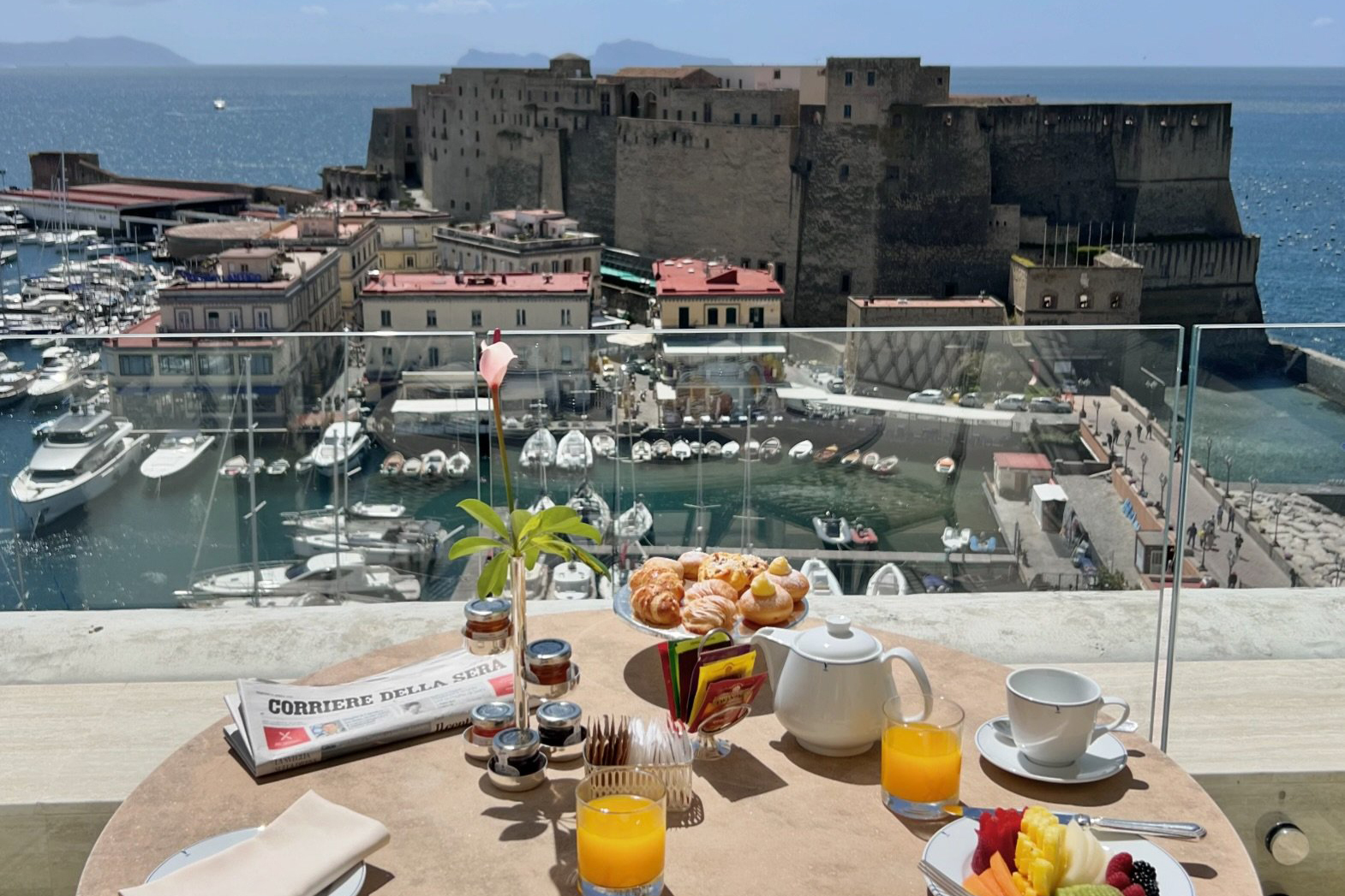 Top 7 restaurants with sea and Vesuvius views in Naples, Italy
