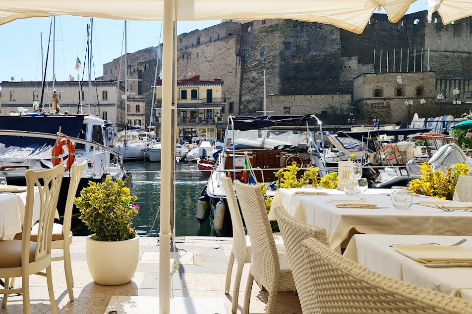 Top 7 restaurants with sea and Vesuvius views in Naples, Italy