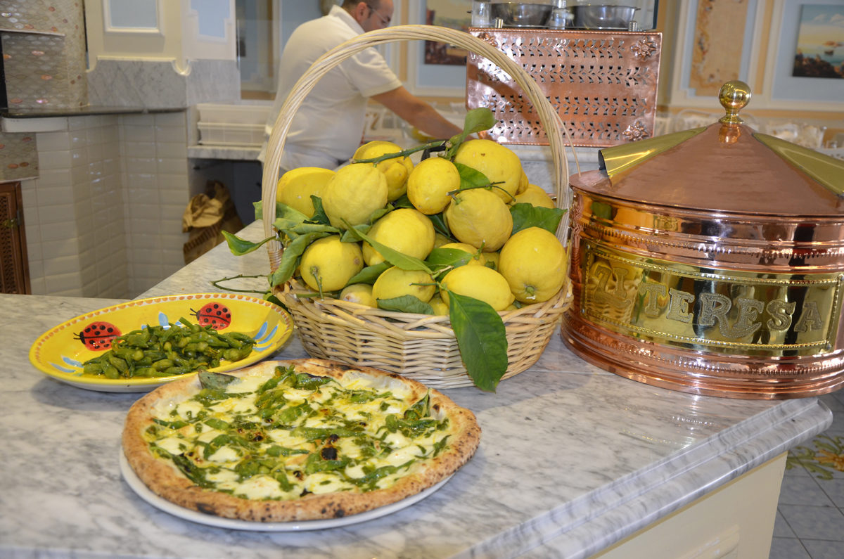 Top 7 restaurants with sea and Vesuvius views in Naples, Italy