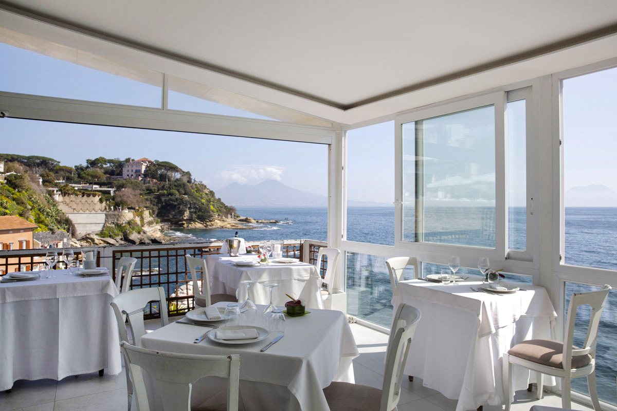 Top 7 restaurants with sea and Vesuvius views in Naples, Italy