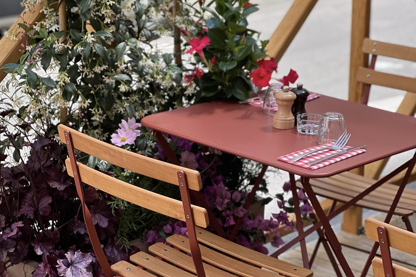 Top restaurants from Netflix’s Emily in Paris that actually exist