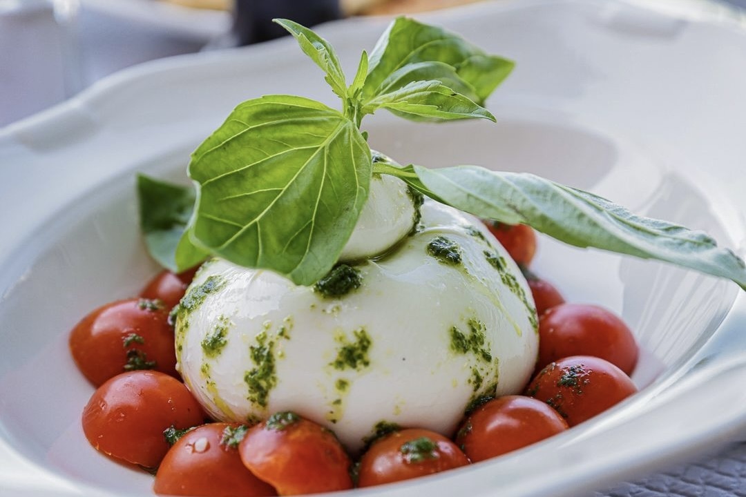 Top restaurants from Netflix’s Emily in Paris that actually exist