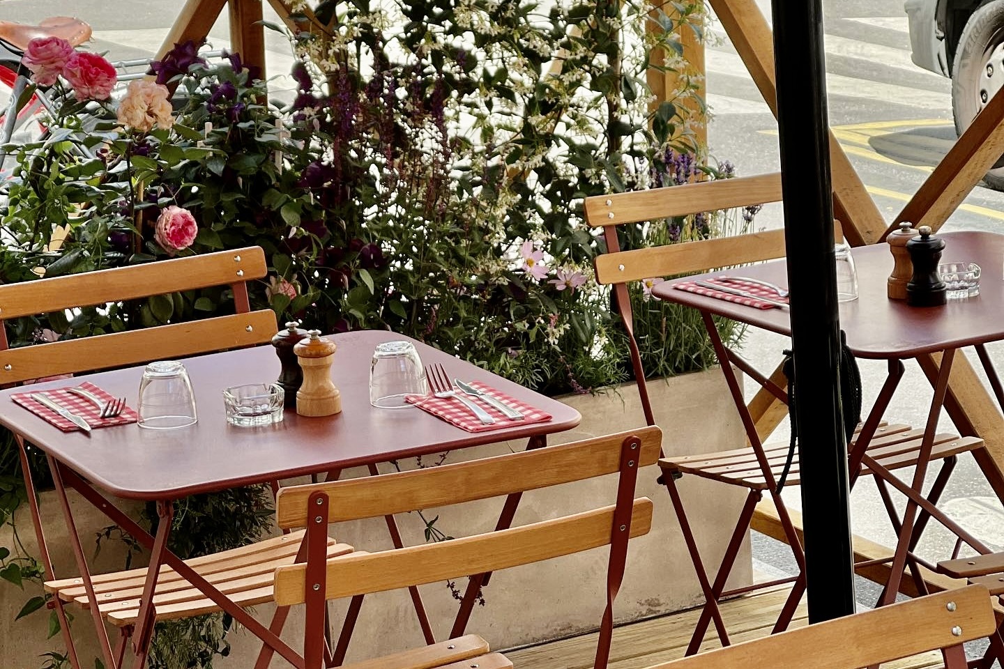 Top restaurants from Netflix’s Emily in Paris that actually exist