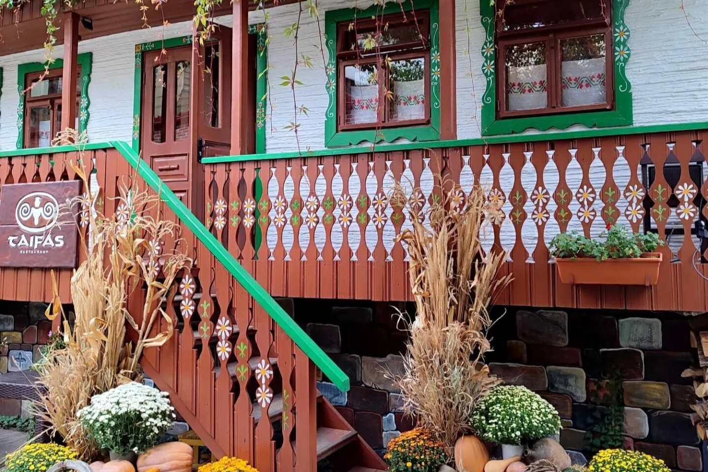 What to eat in Moldova? Top 8 Moldovan foods and the best local restaurants