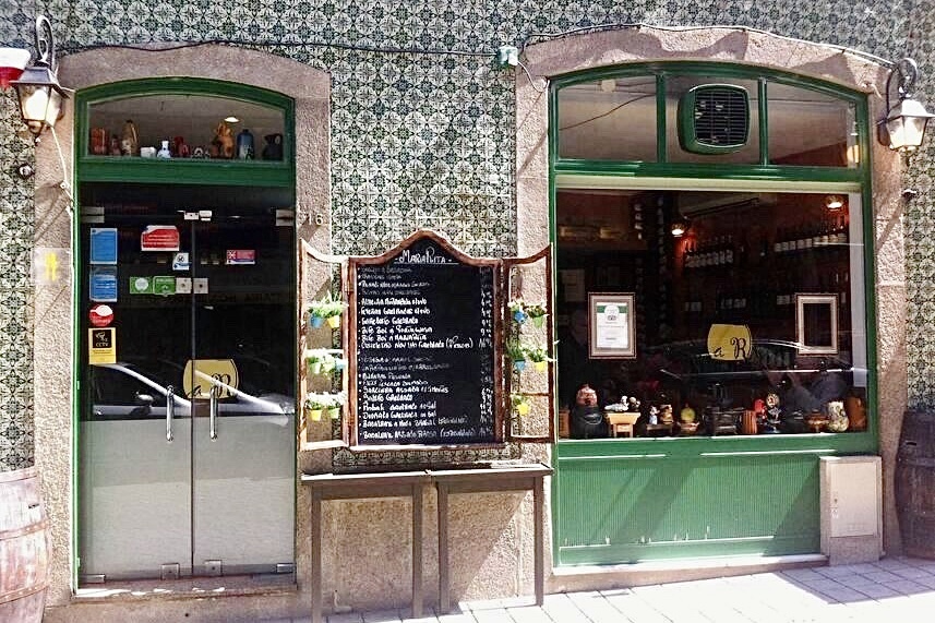 5 Charming Portuguese Restaurants to Try Bacalhau in Porto