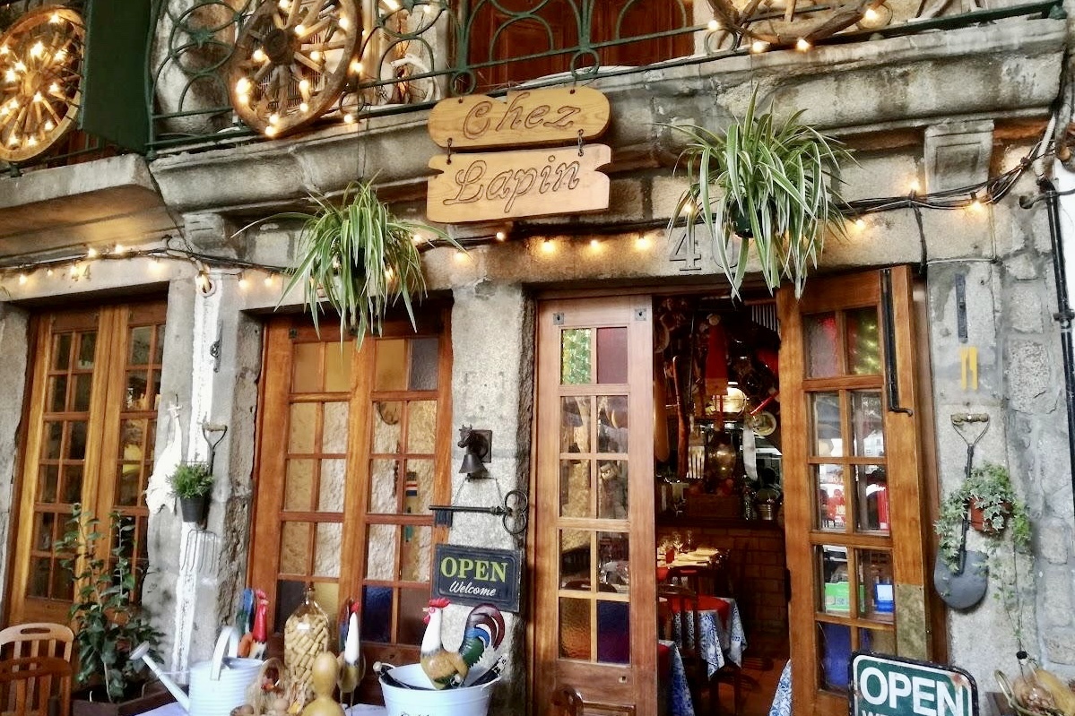 5 Charming Portuguese Restaurants to Try Bacalhau in Porto