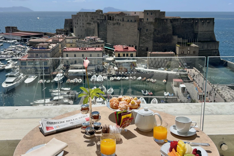 Top 7 restaurants with sea and Vesuvius views in Naples, Italy