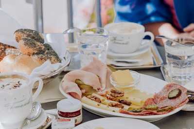 Café Tomaselli, Salzburg - Restaurant menu, prices and reviews