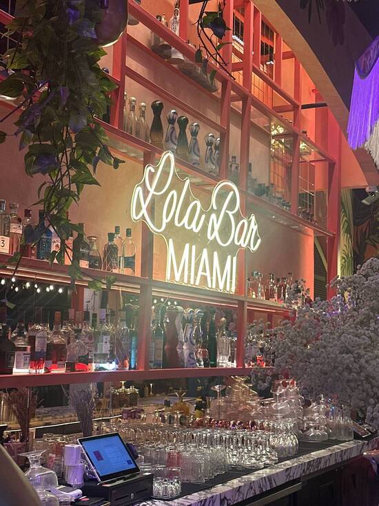 Lola bar, Miami, College Bayside - Restaurant menu, prices and reviews