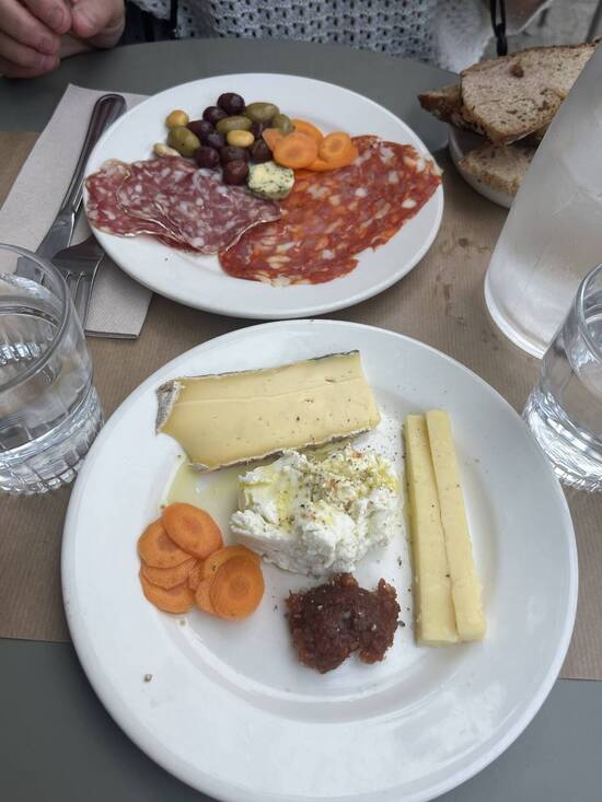 La Maison Rose, Paris - Restaurant menu, prices and reviews