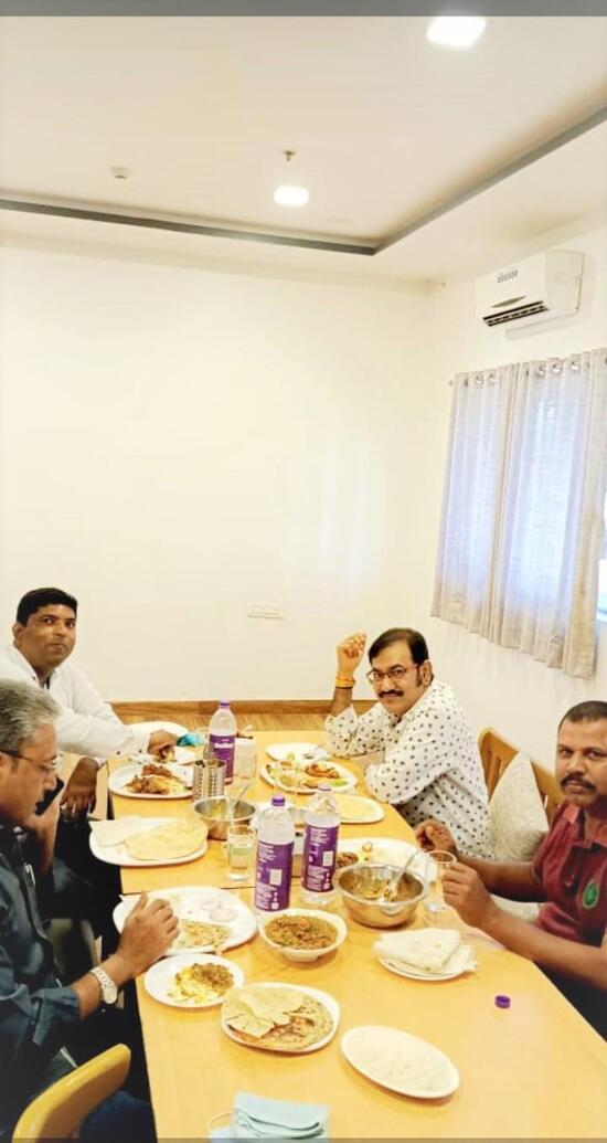 HOTEL PARIVAR GARDEN All VEG AND DELUXE ROOMS, Virar - Restaurant menu ...