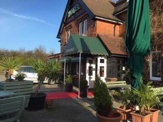 Menu at The Carre Arms Hotel and Restaurant, Sleaford