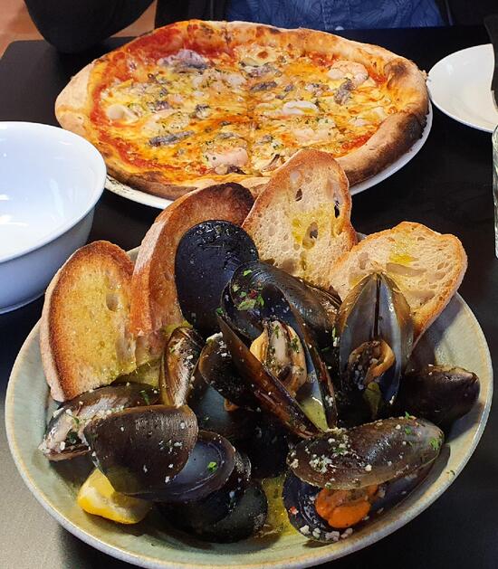 Pasta & Pizza Peter Eva Italian restaurant, Huskisson - Restaurant menu ...