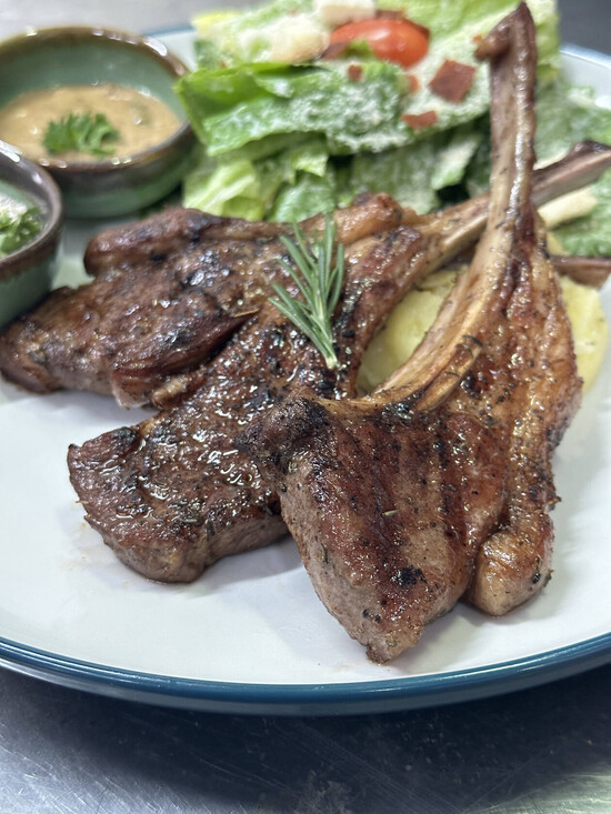 Bear Grills Burger & Steak restaurante, Ayutthaya — carta, precios y ...
