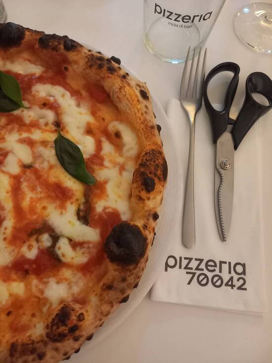 Pizzeria 70042, Mola di Bari - Menu del ristorante, prezzi e recensioni