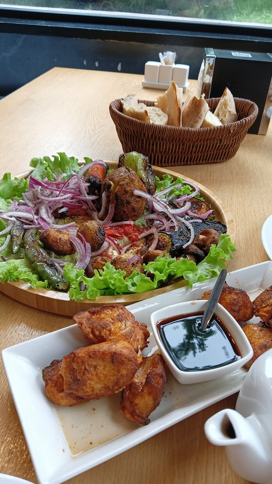 Bernard, Tbilisi, Medical University - Restaurant menu, prices and reviews