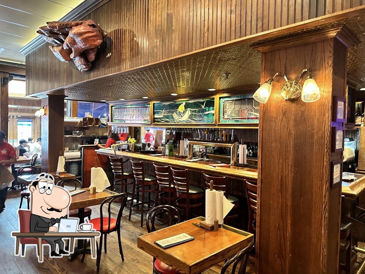 The Crab Pot Seattle, Seattle - Restaurant menu, prices and reviews