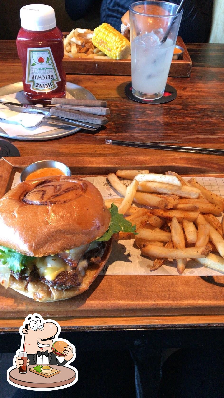 Muncher House Tec pub & bar, Monterrey, Av. Eugenio Garza Sada Sur 2408 ...
