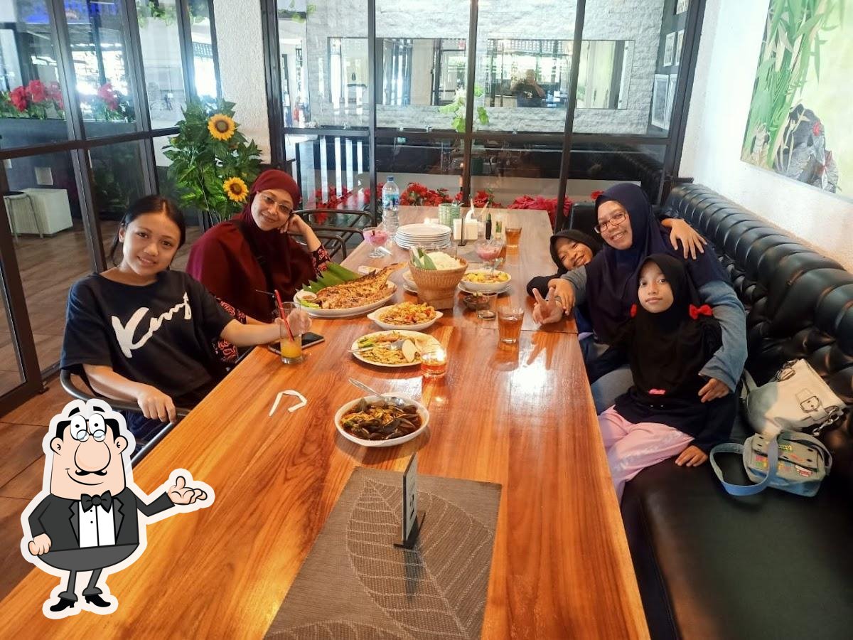 RM Dapoer Muara Kenari restaurant, Cikakak, Jl. Raya Citepus No.40 ...