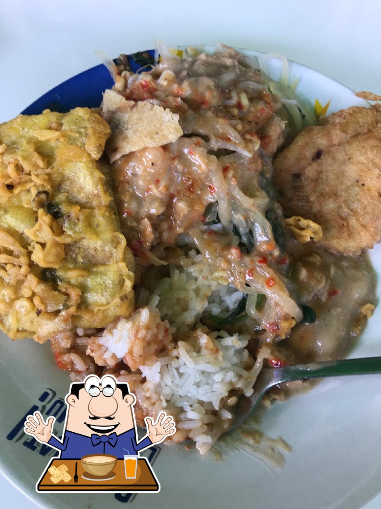 Nasi Pecel Bu Darmo restaurant, Kediri, Jl. Banjaran 1 No.139-141 ...
