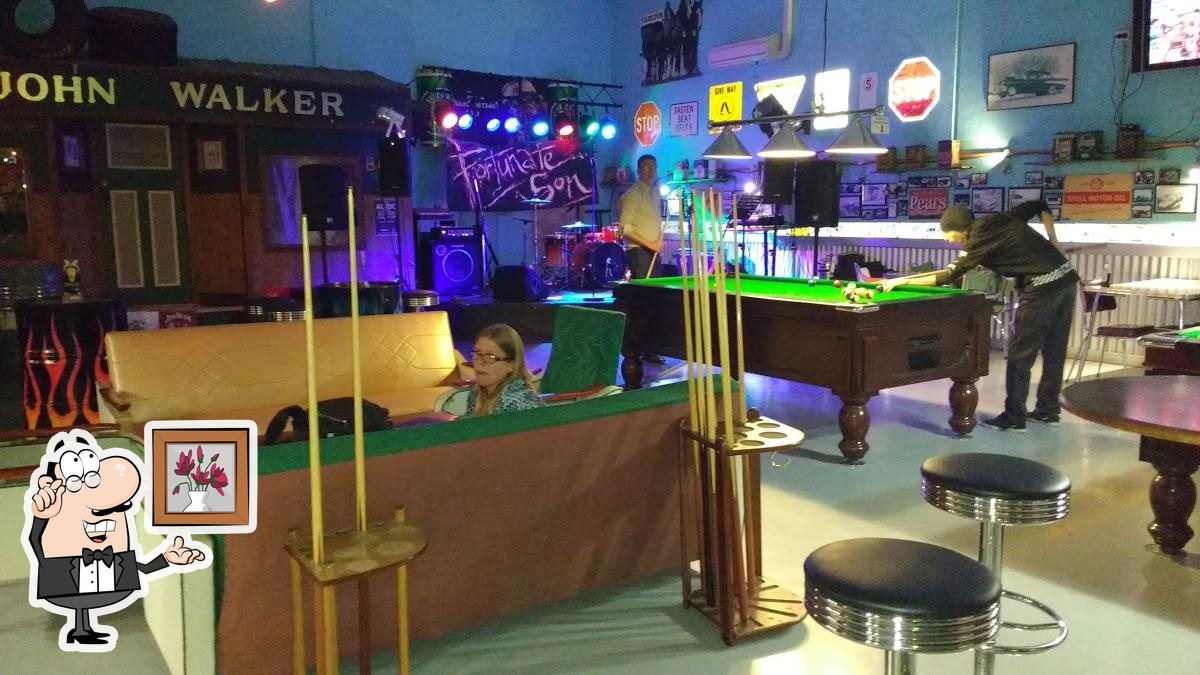 Double Deuce Bar & Billiards in Sunshine North - Restaurant reviews