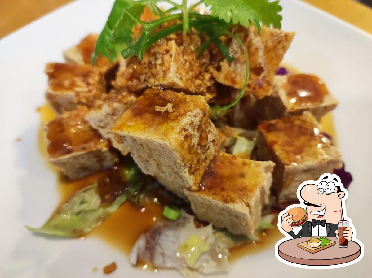 Tiong Bahru Hainanese Boneless Chicken Rice - Valero restaurant, Makati ...