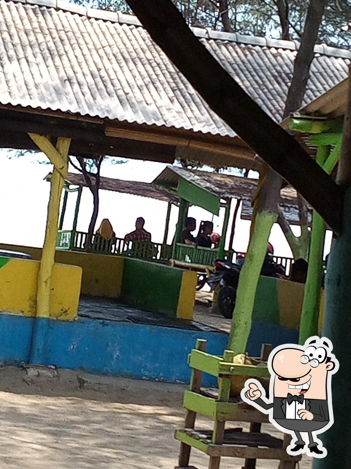 Warung Lesehan Perahu Layar Bu AL, Tuban