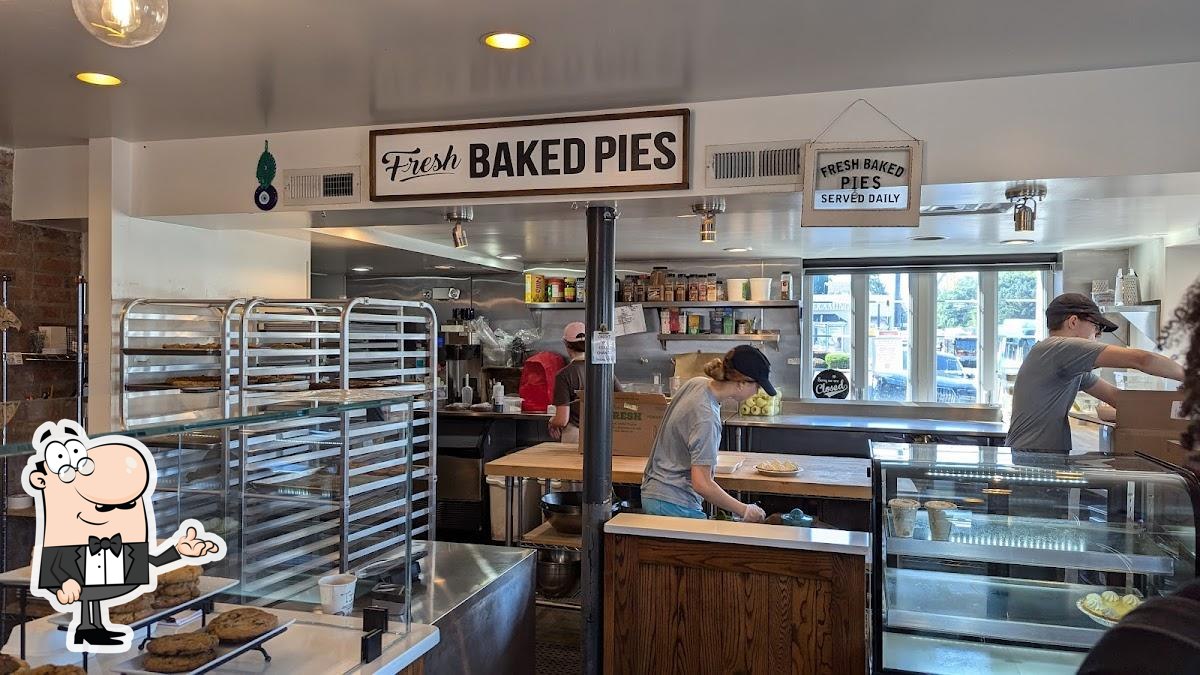 Livin' The Pie Life, Arlington - Restaurant menu, prices and reviews