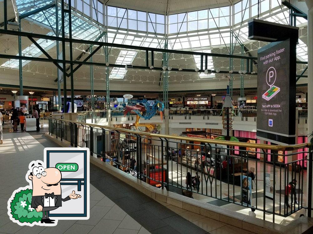 Woodlands Mall Food Court, 1201 Lake Woodlands Dr in The Woodlands ...