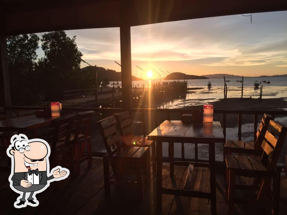 ร้านอาหารริมเลซีฟู้ดเกาะยาวใหญ่ restaurant, Phru Nai - Restaurant reviews