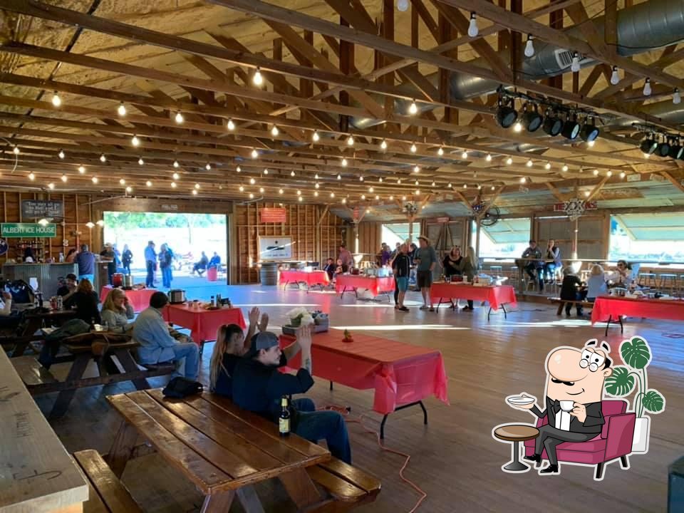 Albert Ice House and Dance Hall in Stonewall - Restaurant reviews