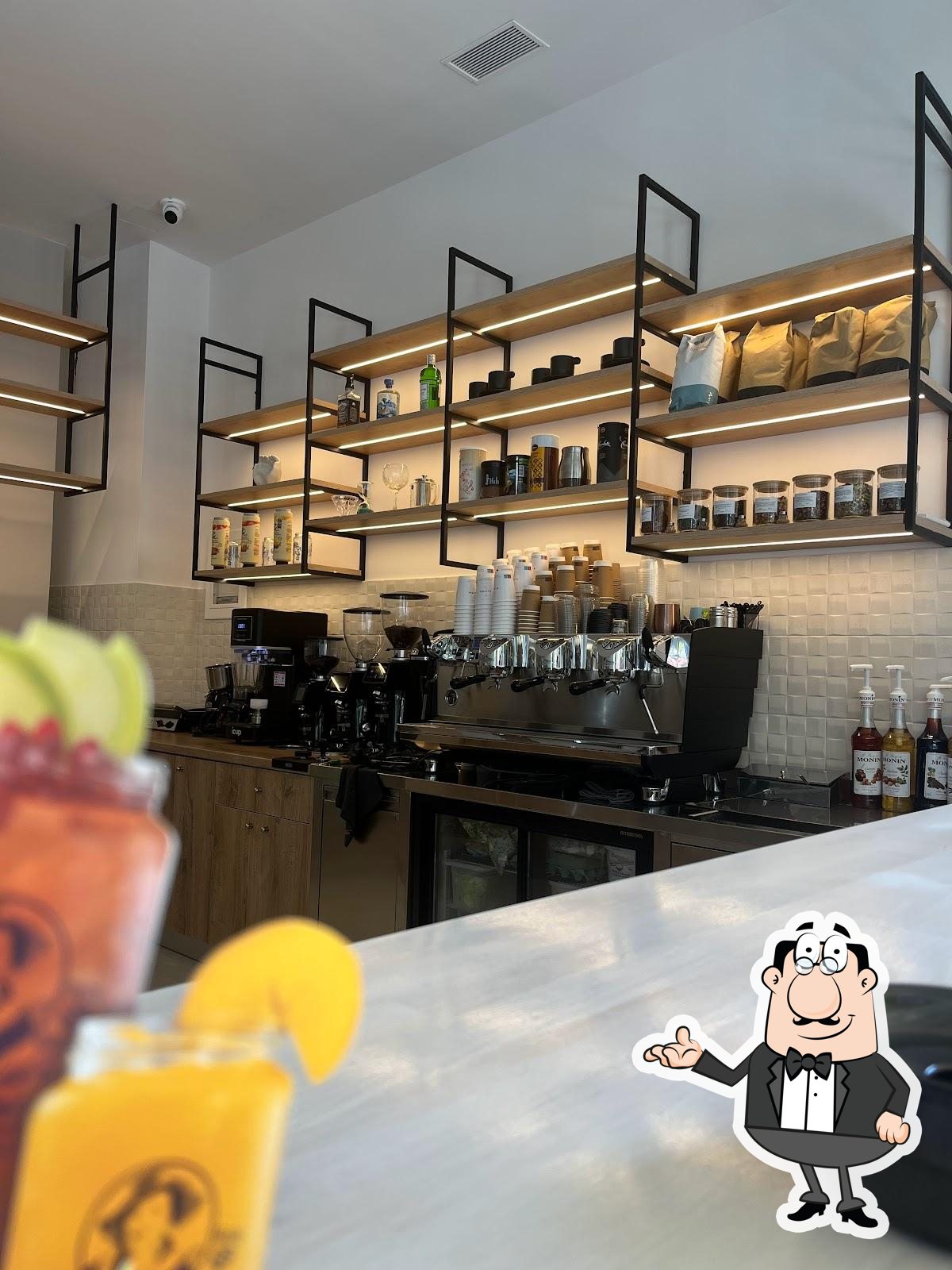 Bloom Cafe Bar, Petroupoli - Restaurant reviews