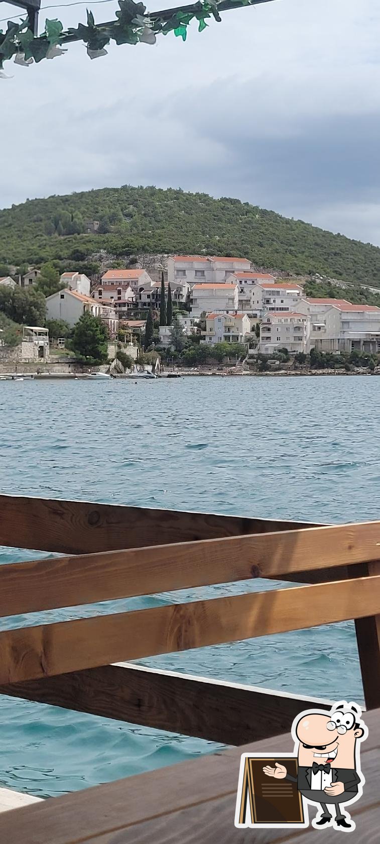 Maestral Splav Neum Caffe Restoran Club Shisha, Neum ...