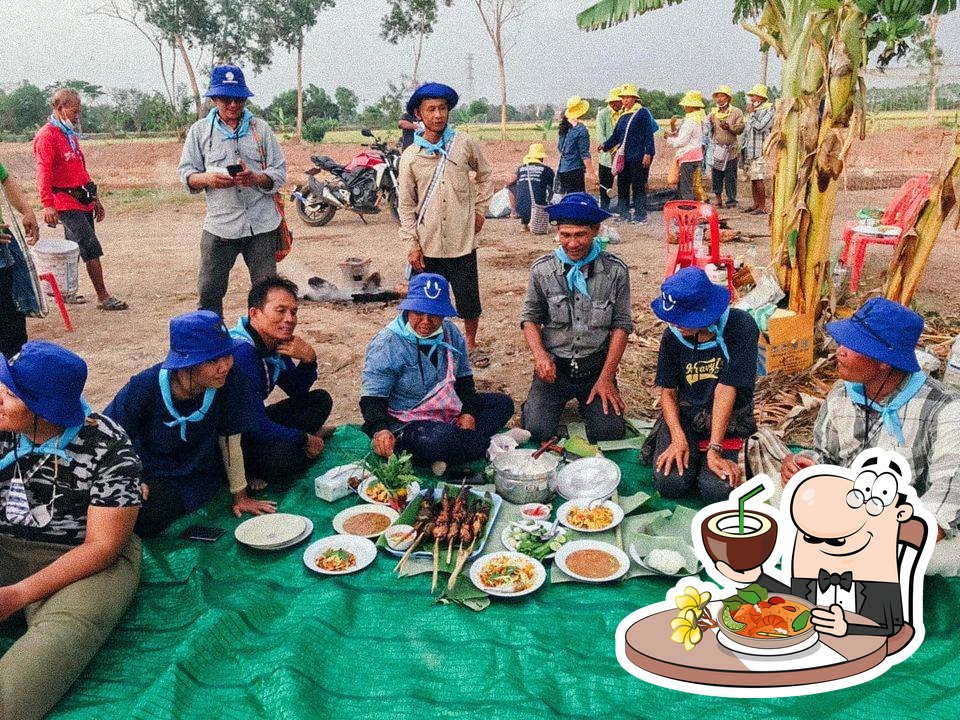 ฮอลลีวูดบ้านนา มนต์รักบางพุทรา Village Love Story restaurant, Phanom Sarakham - Restaurant reviews