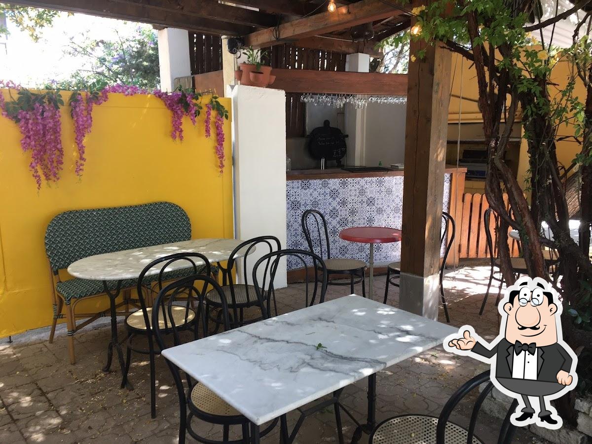 Chez Flore – Restaurant et à emporter – Les Angles 30133 – Les Priades ...