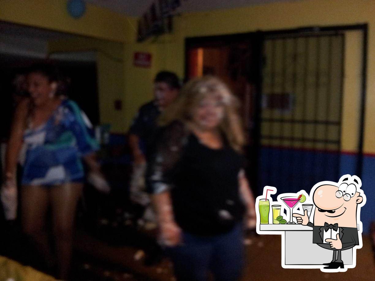 El Potrero Bar in Paramount - Restaurant reviews