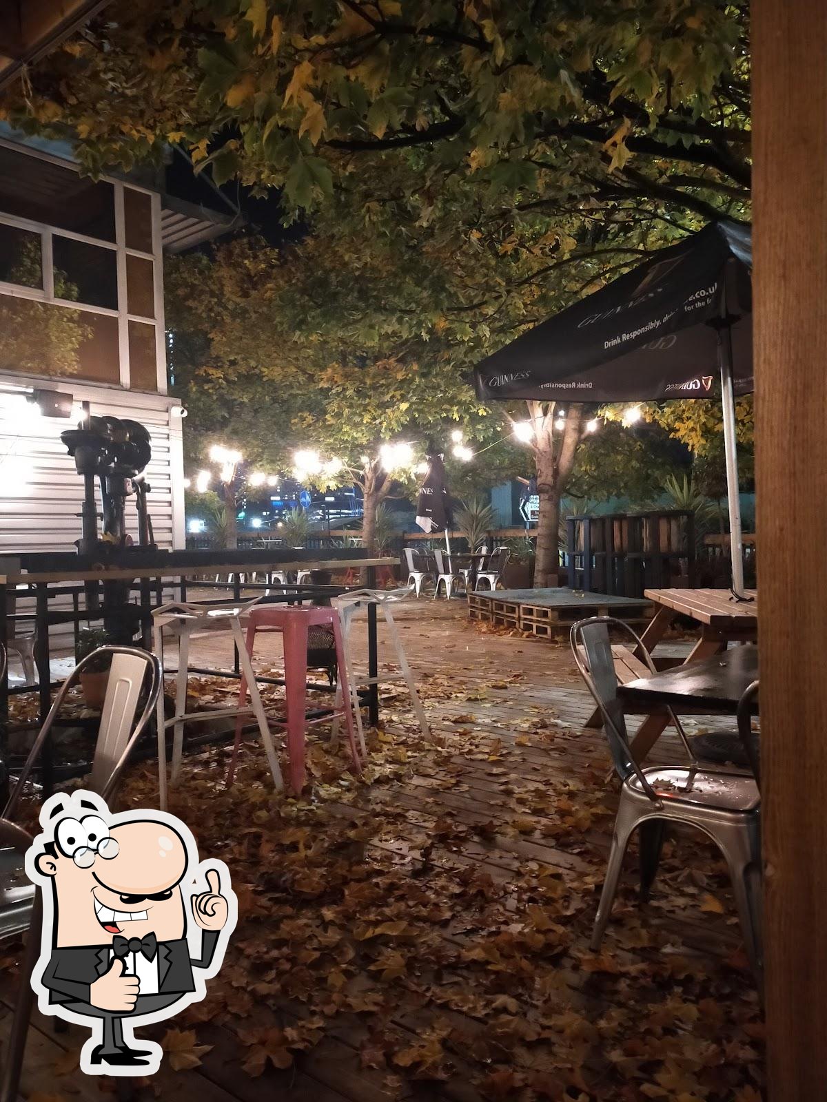 Six Trees Kitchen & Bar in Manchester - Restaurant reviews
