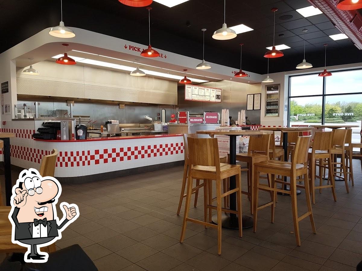 Five Guys Nottingham Showcase, Five Guys, Redfield Way in Nottingham ...