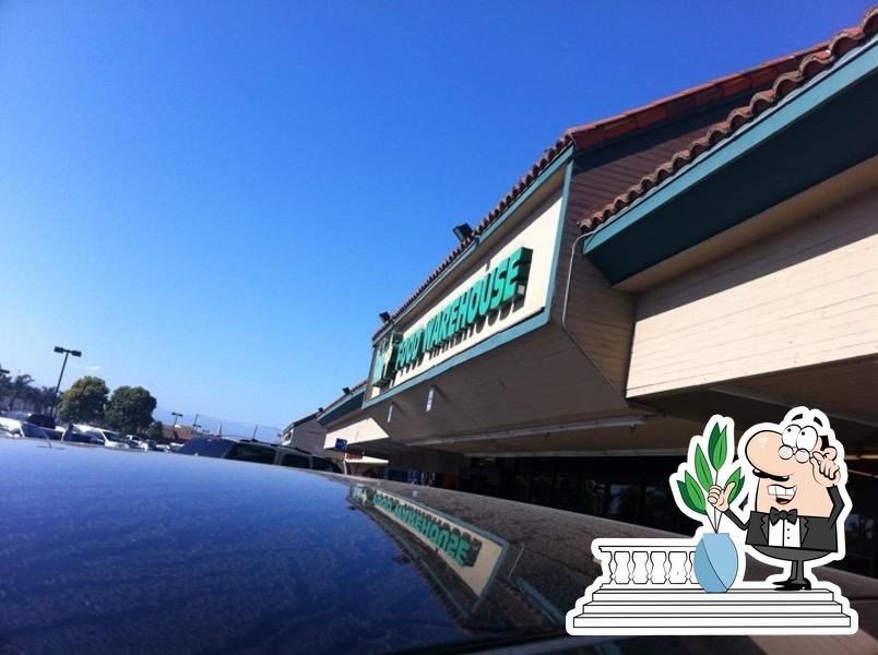 Valu Plus Food Warehouse in Oxnard