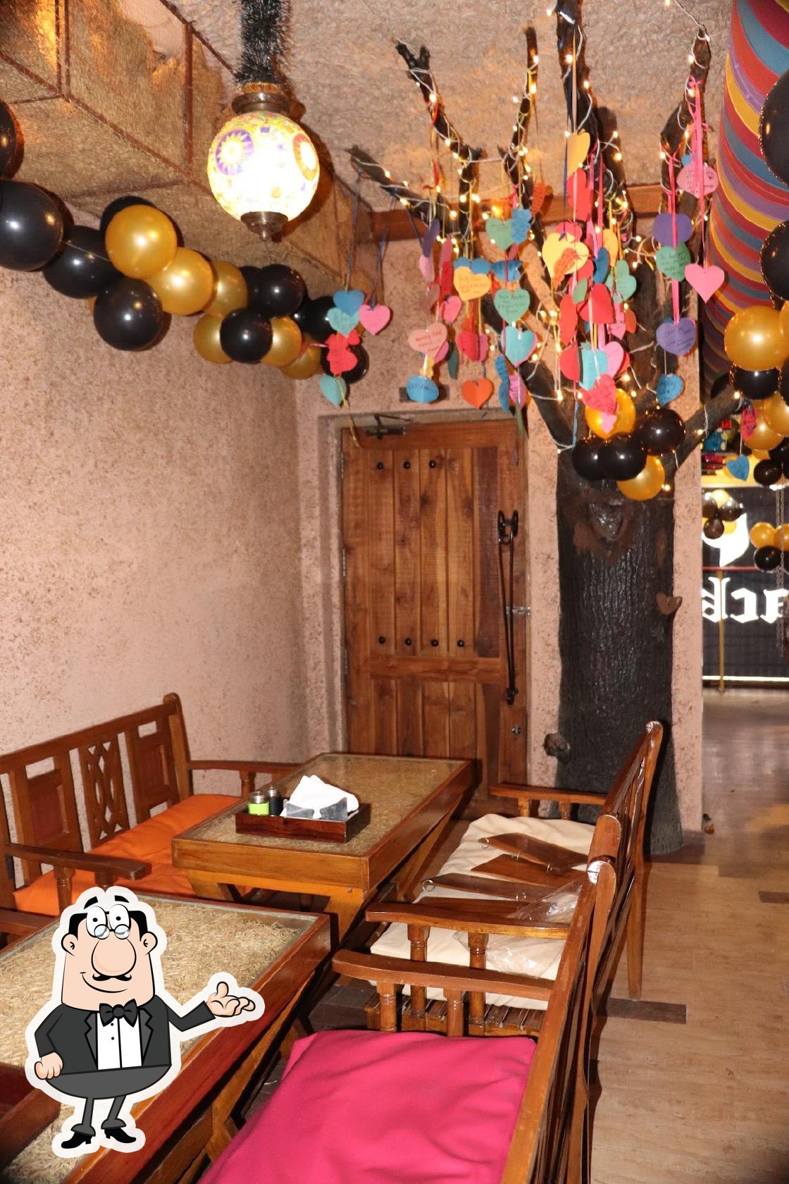 Hacker's cafe & lounge, New Delhi - Restaurant reviews