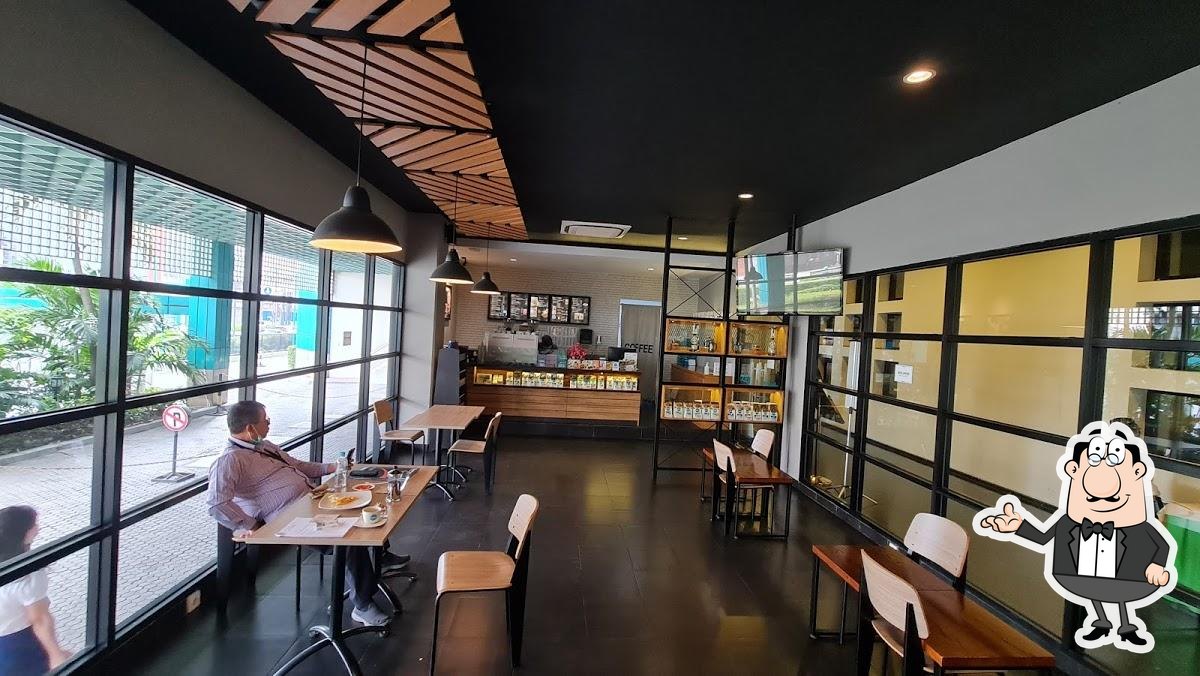 Excelso Uniland cafe, Medan, Jl. M. T. Haryono - Restaurant reviews