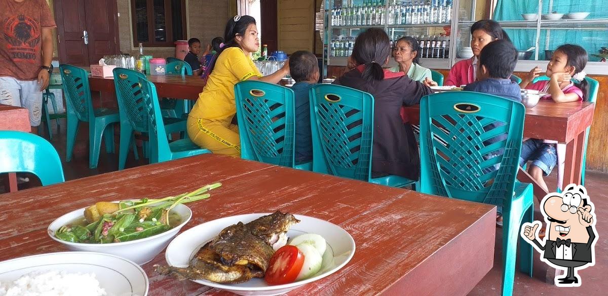 Rumah Makan Khas Batak Simpang Tano Tubu restaurant, Индонезия ...