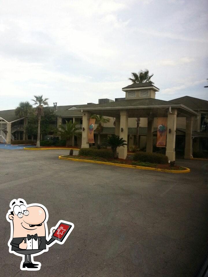 Days Inn & Suites by Wyndham Jekyll Island in Jekyll Island