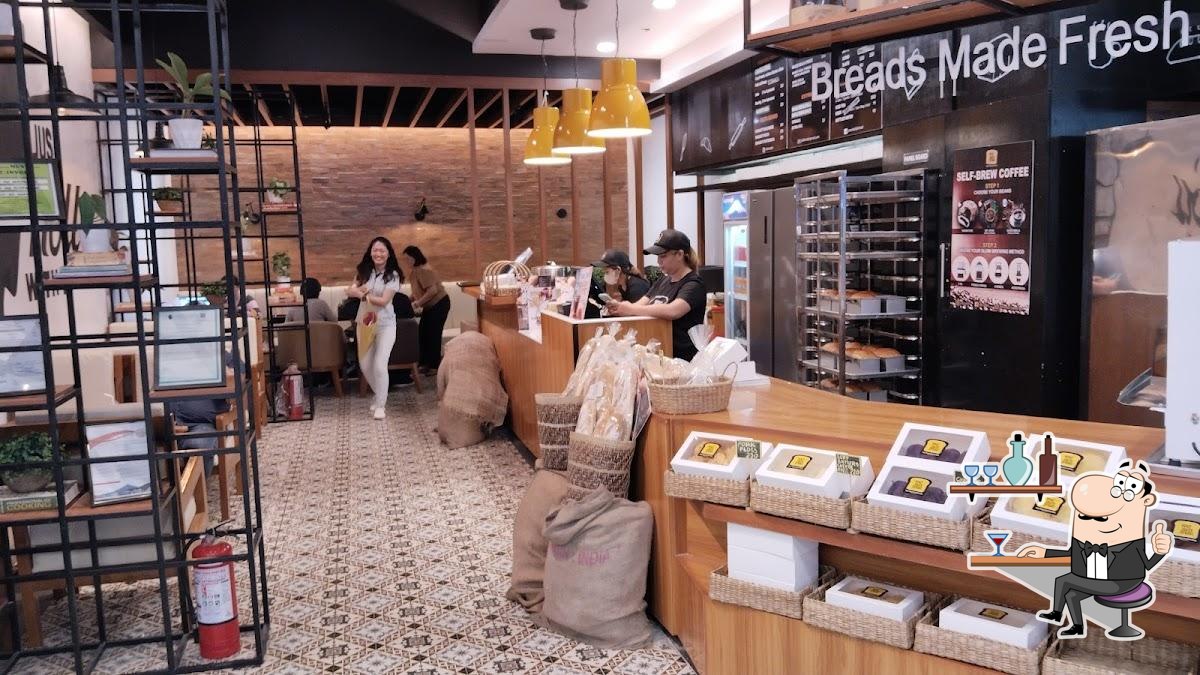 Your Daily Bread (SM City Legazpi) cafe, Legazpi City - Restaurant reviews