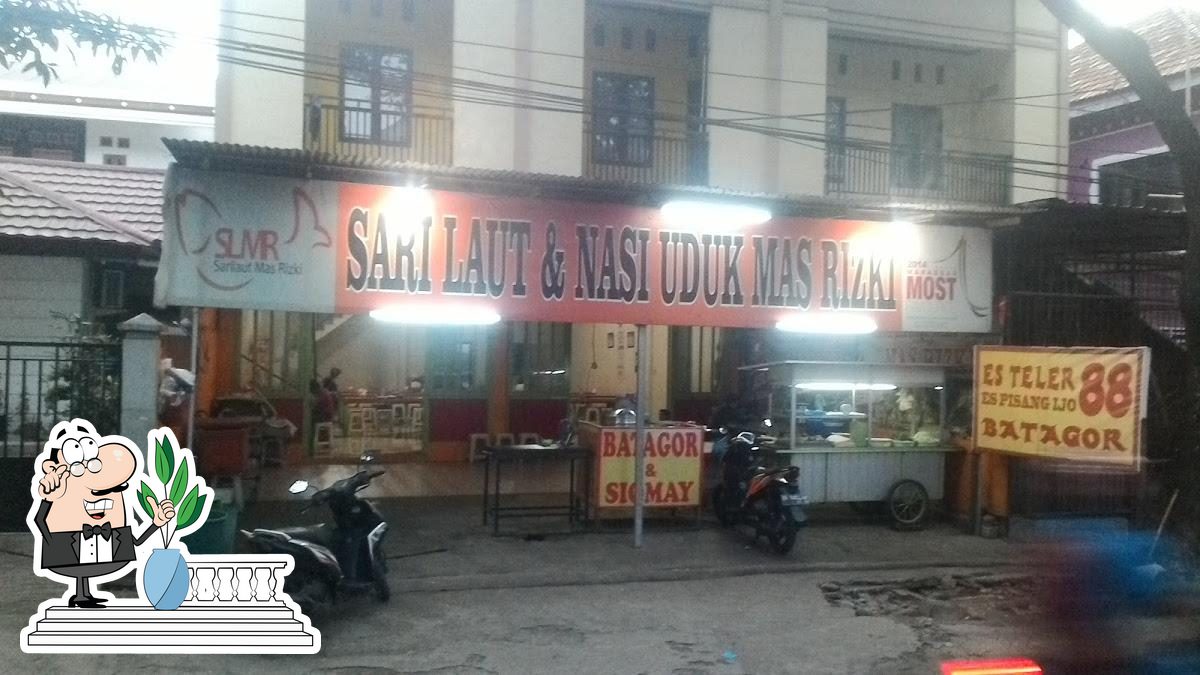 Warung Sari Laut & Nasi Uduk Mas Rizki restaurant, Makassar ...