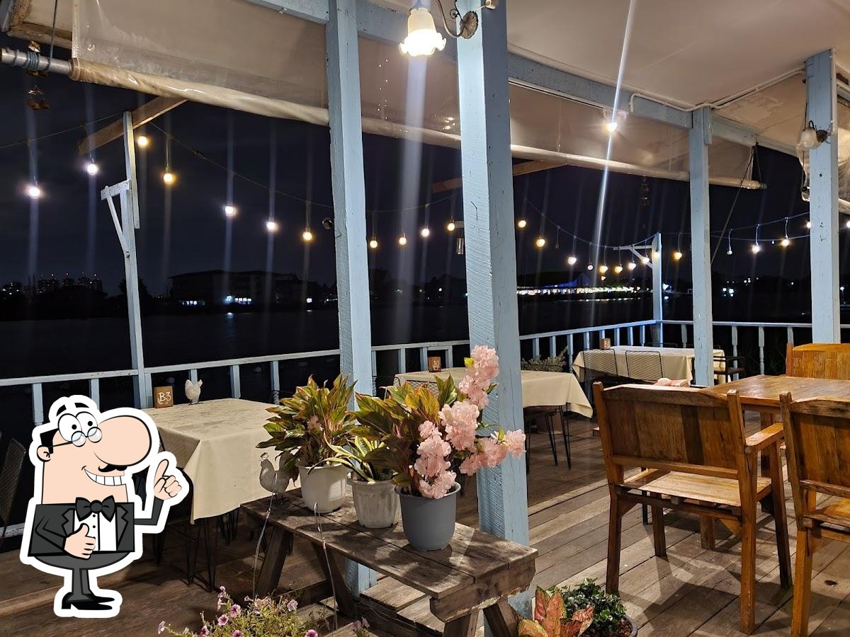 Captain Hook Riverfront Restaurant, Bang Khu Wat - Restaurant reviews